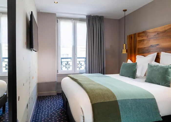 Hotel Maxim Folies Paris in Paris | petsallowedhotel.com